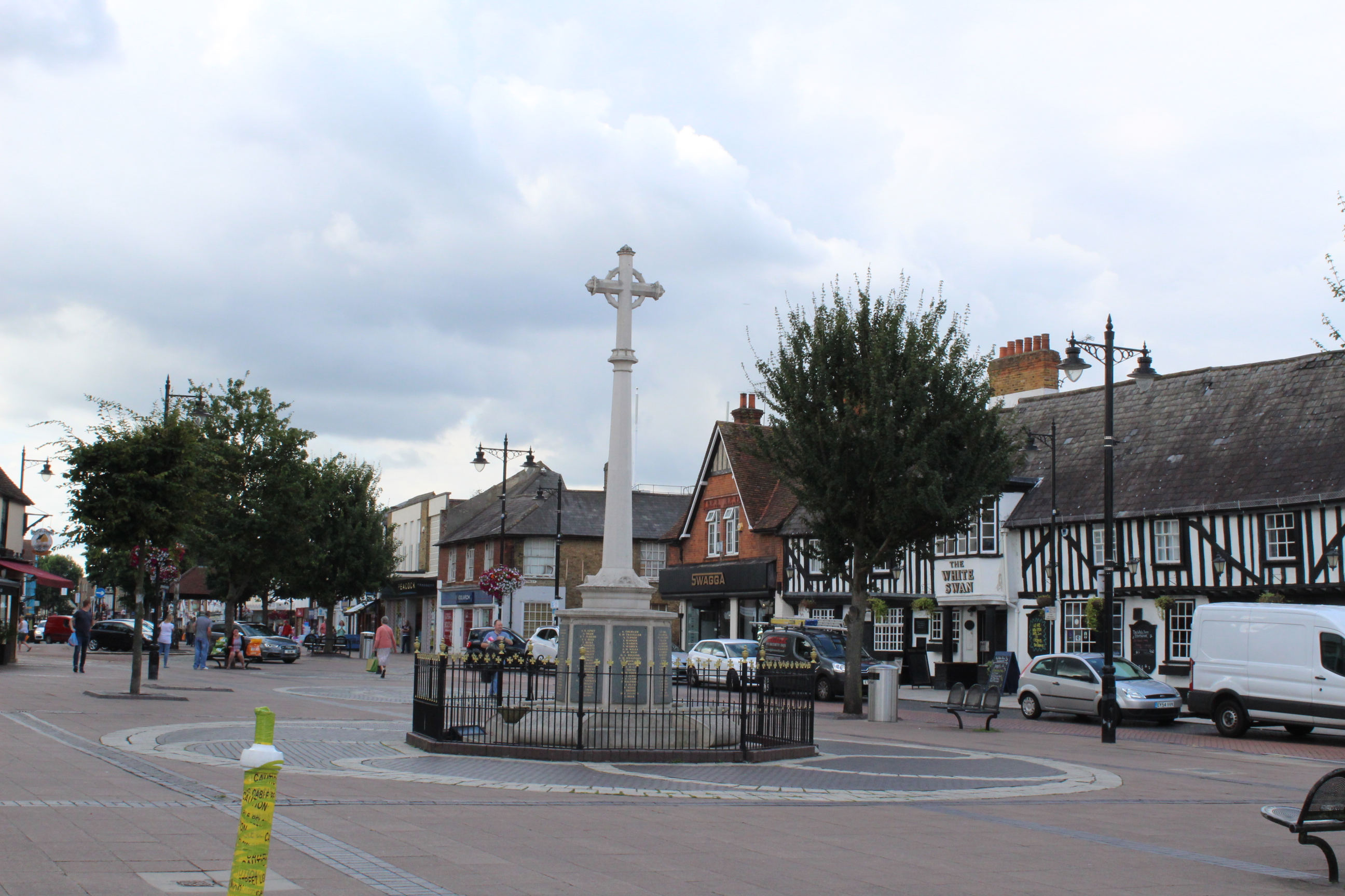 Hoddesdon and Rye Park - War Memorials Online